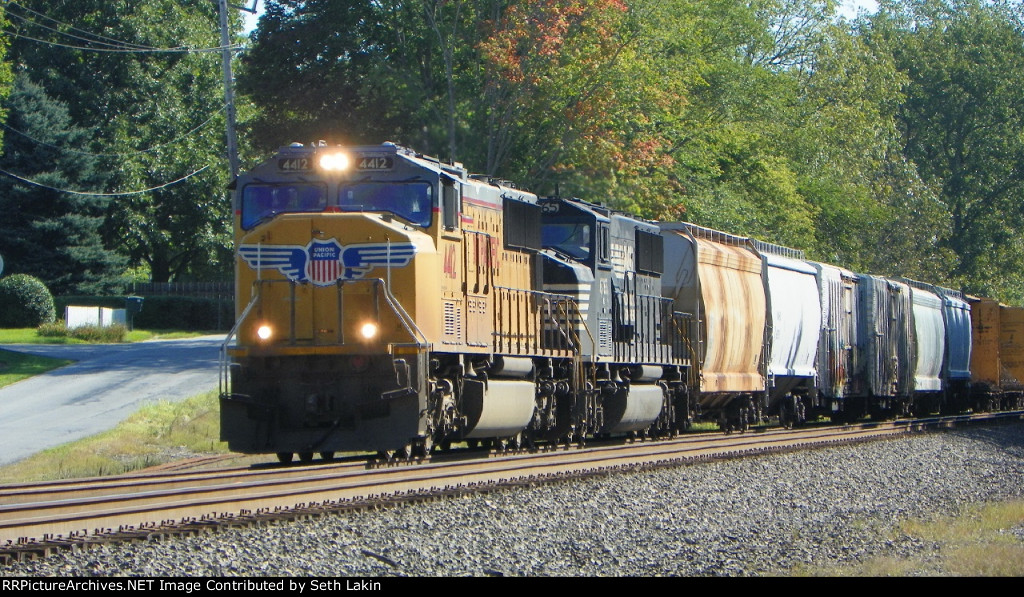UP 4412 on NS 33E
